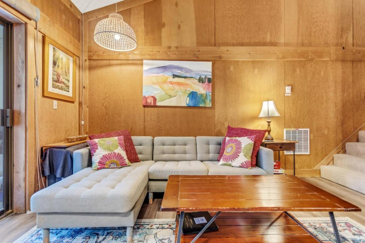 Modern & Sleek Condo - Creekside #110 - Bear Valley, CA