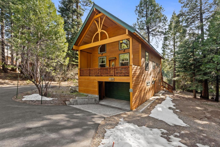 Mountain Paradise- Family Cabin W Pool Table - Shaver Lake, CA