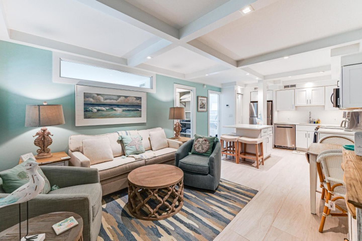 Coastal Downtown Naples Condo - Walk To The Beach! - Naples, FL
