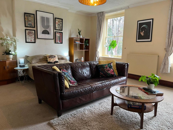 Large Corris Apartment With Kitchen & Lounge And Adjoining Bathroom - North Wales
