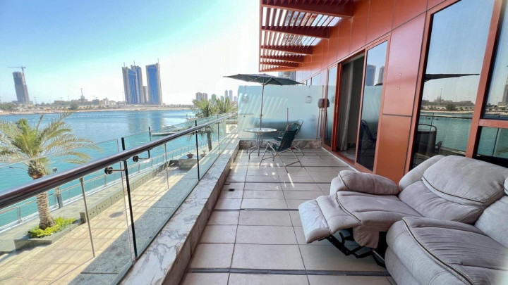 Luxury 1-bedroom Waterfront Apartment With Large Terrace, Reef Island - Bahrein