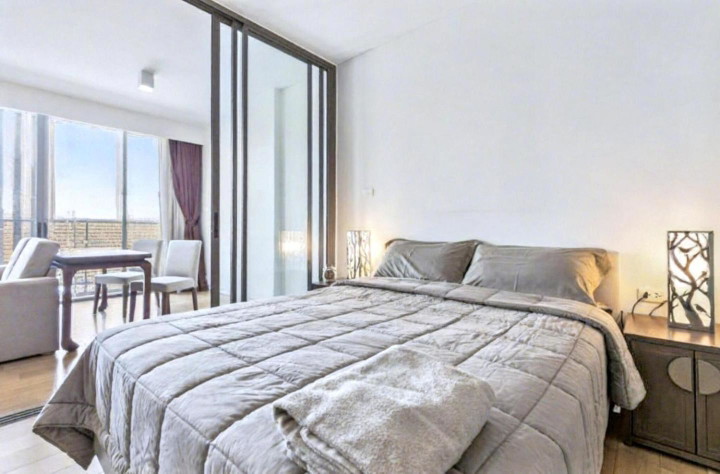 S39- 1 Br Downtown Bangkok Apt With Balcony And Pool - Bangkok
