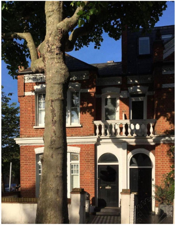 Women Guests Only Single Bed, Private Toilet, Shared Shower, Free Inflatable Bed - Fulham