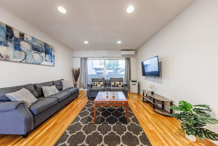 Spacious 2br 2ba In Beverly Hills With Parking - Beverly Hills, CA