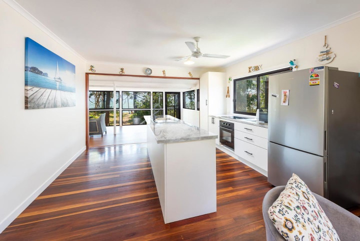 Pet Friendly Beachfront Home- Sleeps 8 - Toogoom