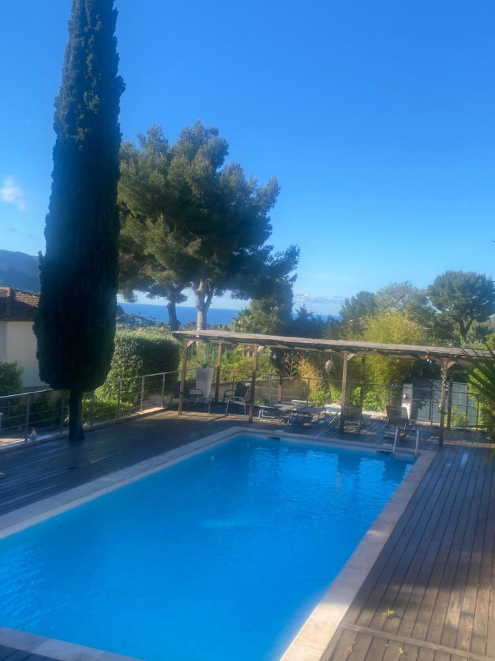 Le Petit Cassis Vue Mer Et Plus Haute Falaise D Europe Appart 70m2 Dans Villa Avec Accès Libre Piscine Parking Privé Quartier Résidentiel Très Calme Plage 5mn En Voiture - Marseille