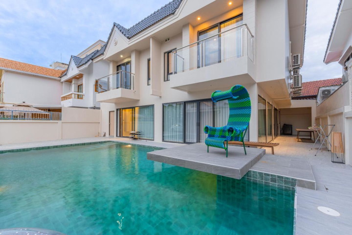 T M L-urban Exquisite Pool Villa -4 Bedrooms & 6 Bathrooms - Private Ktv - Prime Location -Family & Group - Pattaya