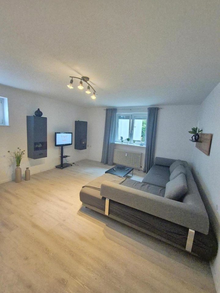 Großzügige 100 Qm Wohnung Mit 2 Schlafzimmern Und Großem Wohnzimmer - Regensburg