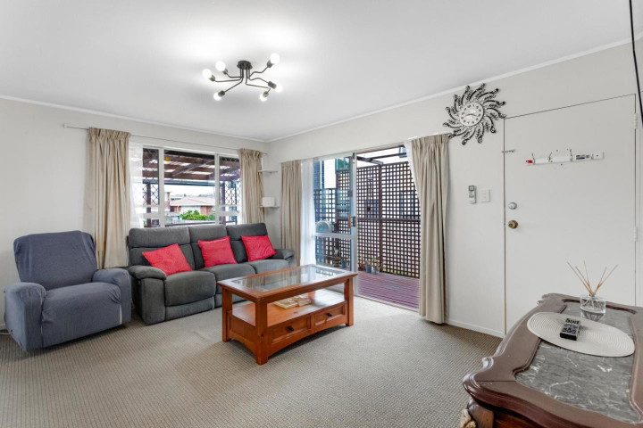 Homespun Unit With Deck, Air-con And Parking - Auckland