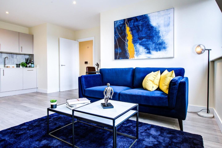 Hybrid Resi - London, Sutton, Free On-site Car Or Van Parking - Surbiton