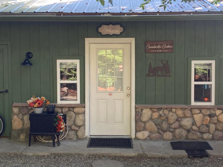 Shady Creekside Cabin - California