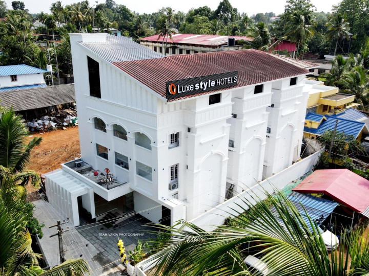 Luxe Style Hotels - Adoor