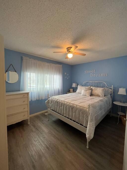 Main Floor Bright & Spacious Apartment - Alberta