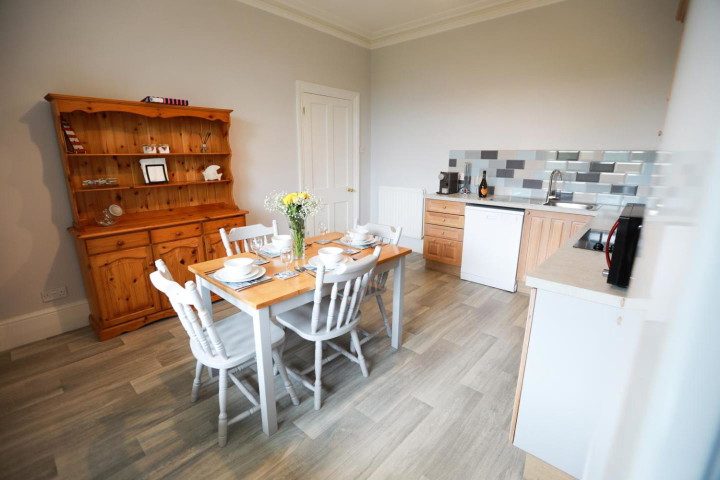 Woodside Oak Hot Tub & Pool Sleeps 4-6 - Barnstaple