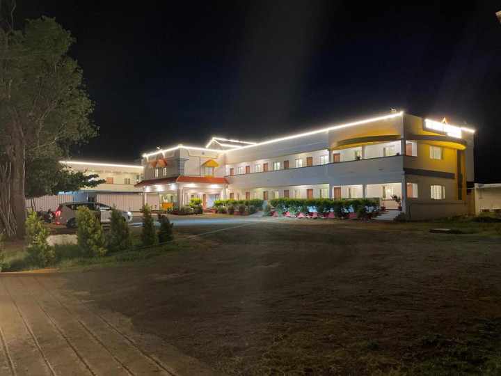 The Mount View Castle Hotels And Resorts - Courtallam