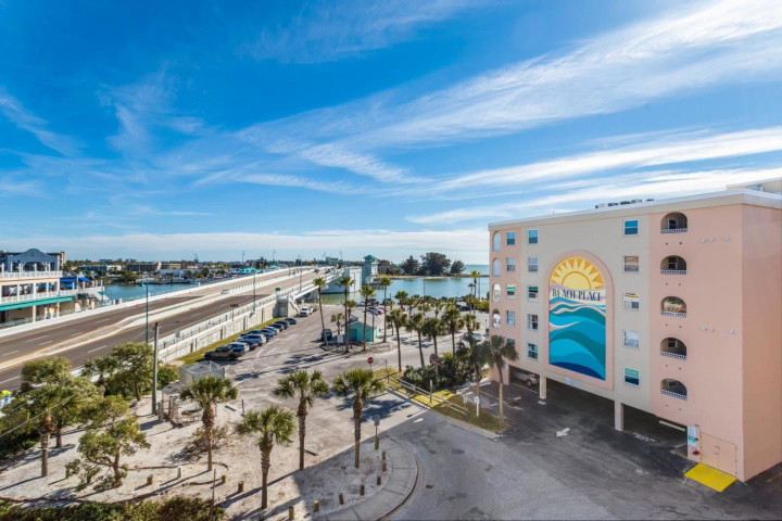 Beachfront Complex - 2b 2b - Beach Place #403 - Treasure Island, FL
