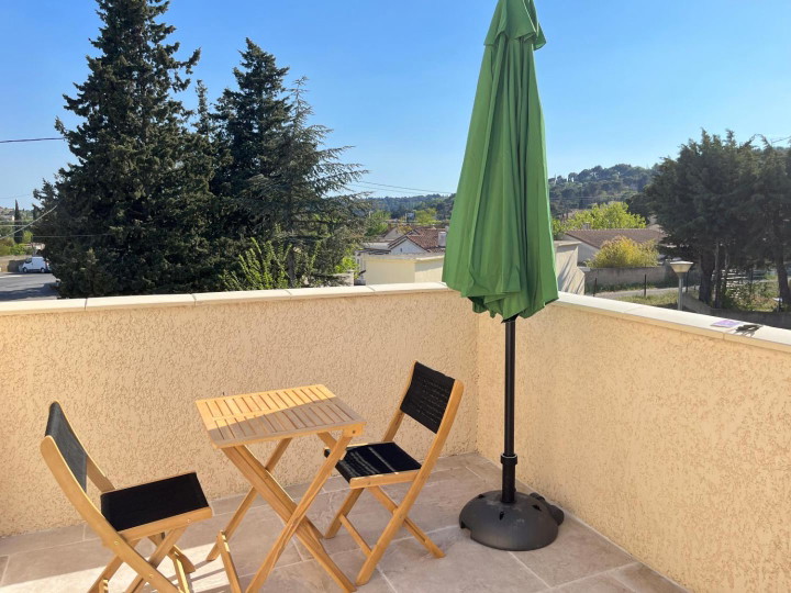 Studio Terrasse Avec Une Vue Dégagée 3km Avignon - Villeneuve-lès-Avignon