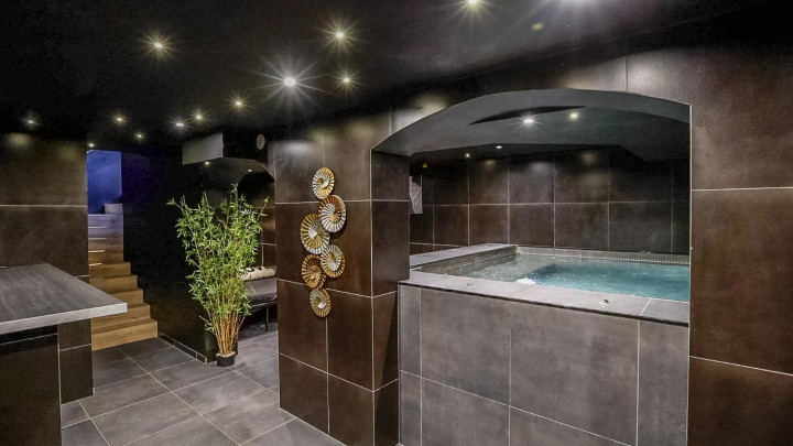 Love Room- Jacuzzi Xxl- Climatisé- Table Massage Accessoires - Èze