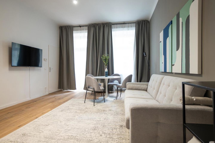Bright & Airy Apartment With Balcony Near City Center - Schwechat