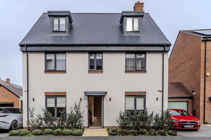 6br-sleeps 13-contractor-garden-wifi-parking - Aylesbury