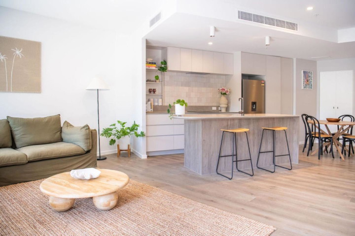 Soleil On Jonson - Luxury Byron Bay Apartment With Rooftop Pool, Balcony, 2 Bedrooms Above Light Years & Pixie - Byron Bay