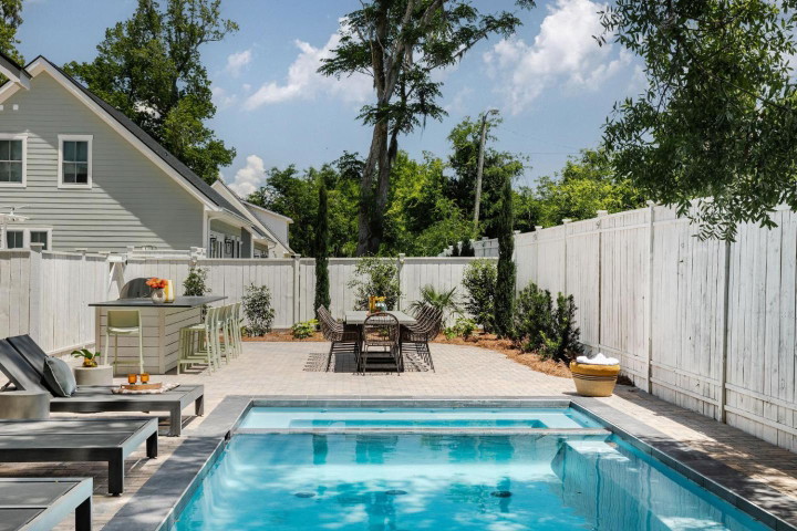 Modern Savannah Home Private Pool & Spa - Savannah, GA