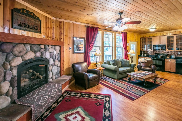 Cabin Minutes From Yosemite - California