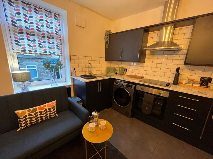 Modern & Retro Two Bedroom Apartment In Barnsley - North Yorkshire