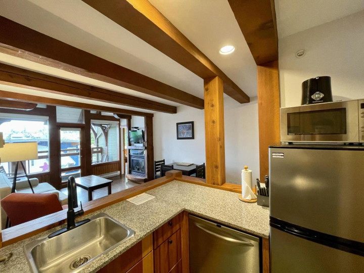 Beautiful Condo In A Great Location, Oceanfront Complex - Oe - Ucluelet