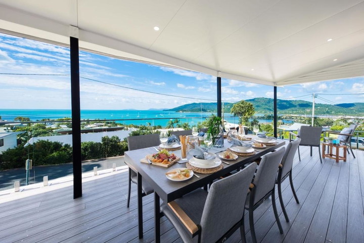 Airlie Blue On Blue - Airlie Beach