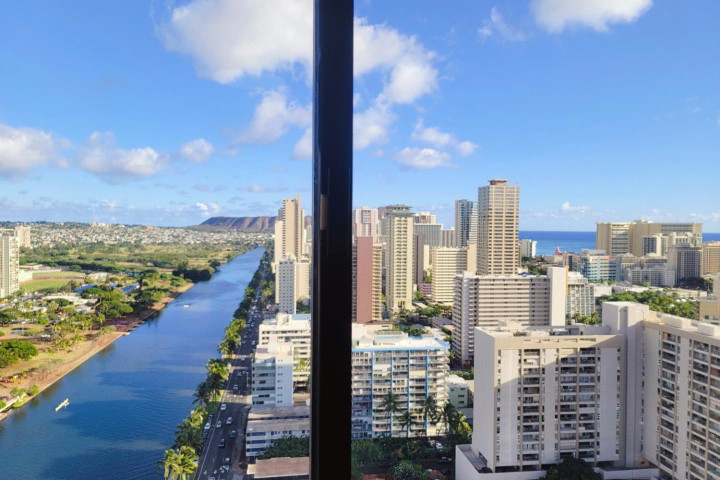 Waikiki Condo High Floor Views Beaches Convention Center - Honolulu, HI
