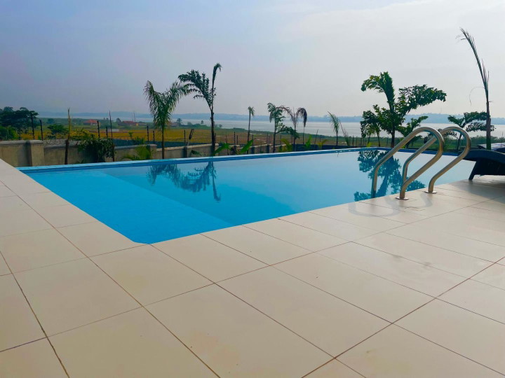 Infinity Pool Villas, Entebbe Airport Shuttle, Free Parking Large Private Pool Wifi 24 Hr Security - Uganda