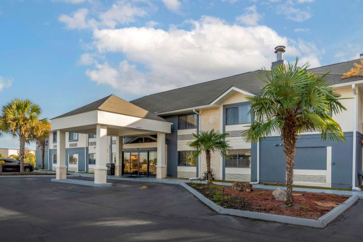 Comfort Inn & Suites - Near Robins Air Force Base Main Gate - Warner Robins, GA