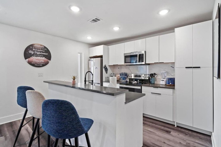 Cowboys Fan Pad 2 Bedroom! - Dallas, TX