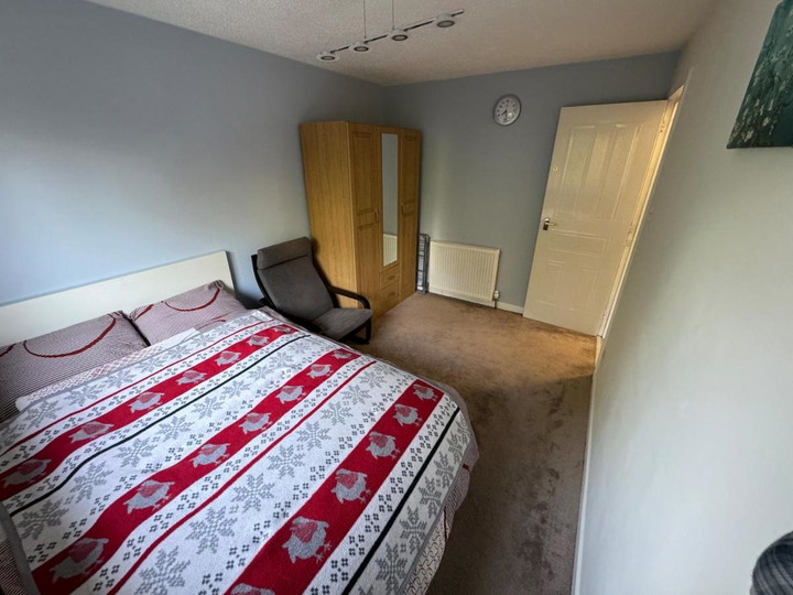 Cosy Two Bedroom Flat With Free Parking -