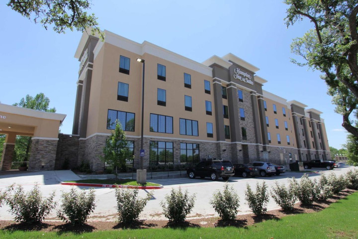 Hampton Inn & Suites Dallas Market Center - Highland Park