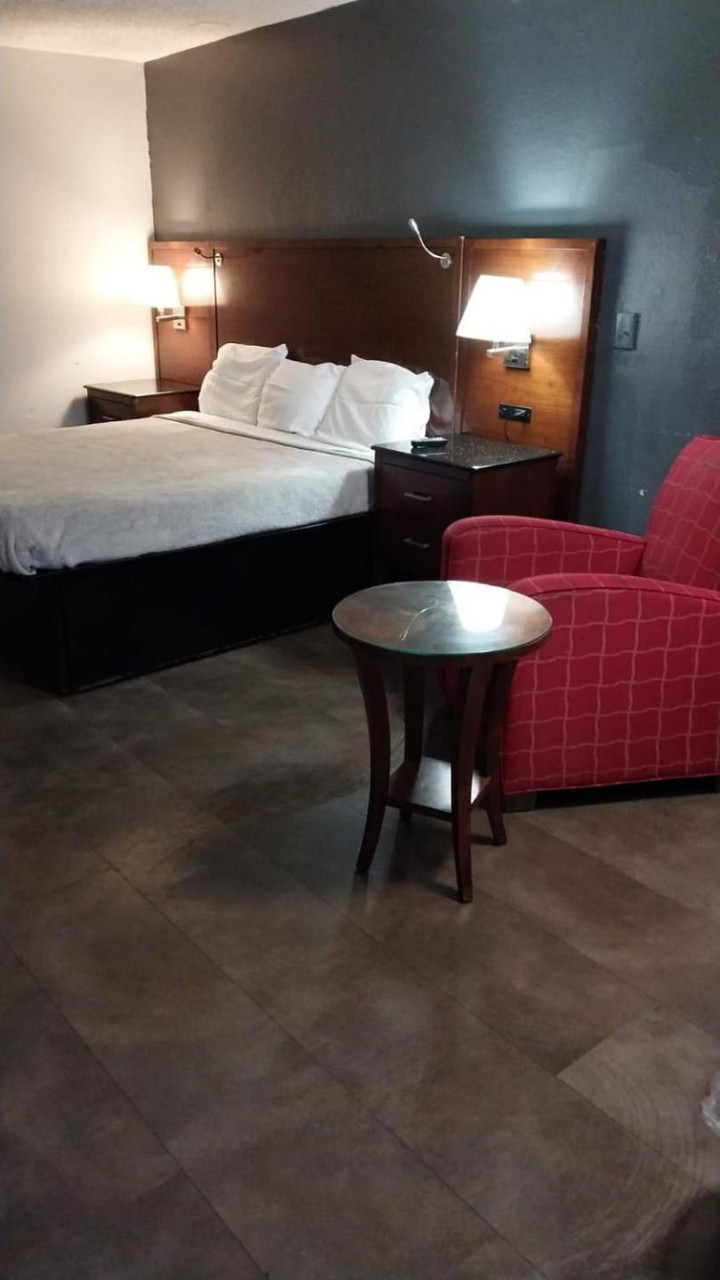King Bed Hotel Room 124 - Jackson, MS