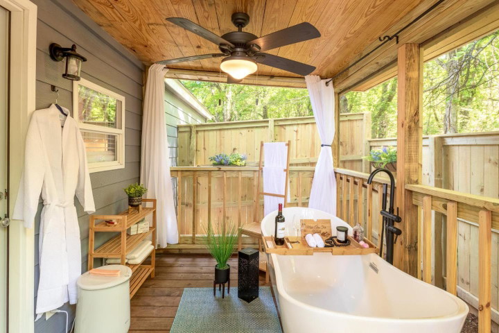 The Small Modern Villa Outdoor Tub-unit B - Huntsville, AL