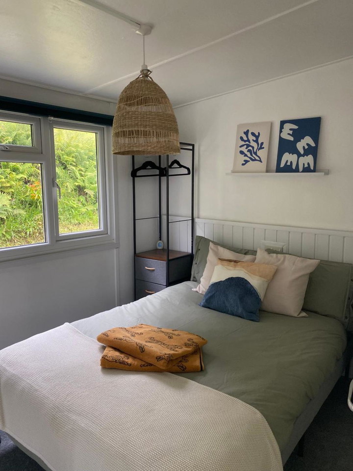 Bay View Chalet, 28 Sea Valley - Clovelly
