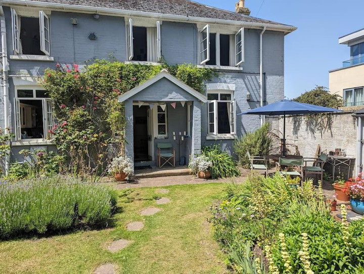 Cliffside Is A Cosy Cottage B&b By Cowes Beach - Very Big King Size Guest Br & A Twin Br Too If You Book 3 To 4 Guests - Beaulieu