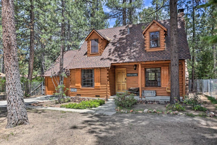 Big Bear Lake Cabin ~ 4 Mi Snow Summit Ski Resort - Big Bear Lake, CA