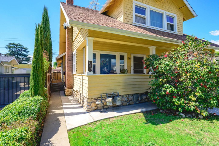 Comfortable Home Near La With Full Kitchen & Laundry - Pasadena, CA