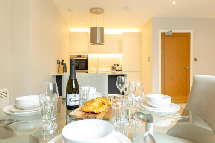 Exclusive Cardiff City Centre Apartment - Cardiff