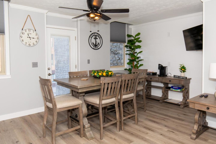 New! Remodeled & Upgraded Vacation Apartment - Ohio