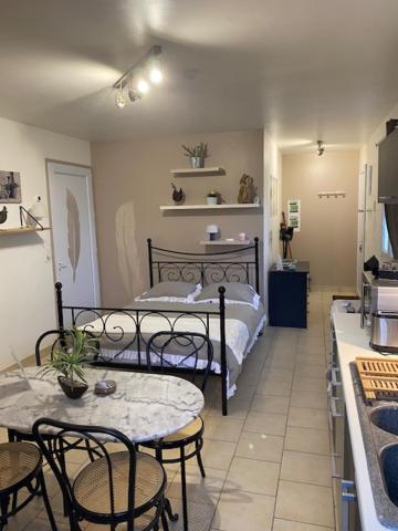 Cottage A La Campagne Avec Piscine Et Spa - Indre