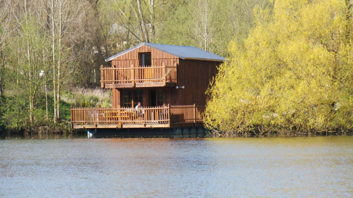 Cabanes Flottantes Et Gîtes Au Fil De L'eau - Fécamp