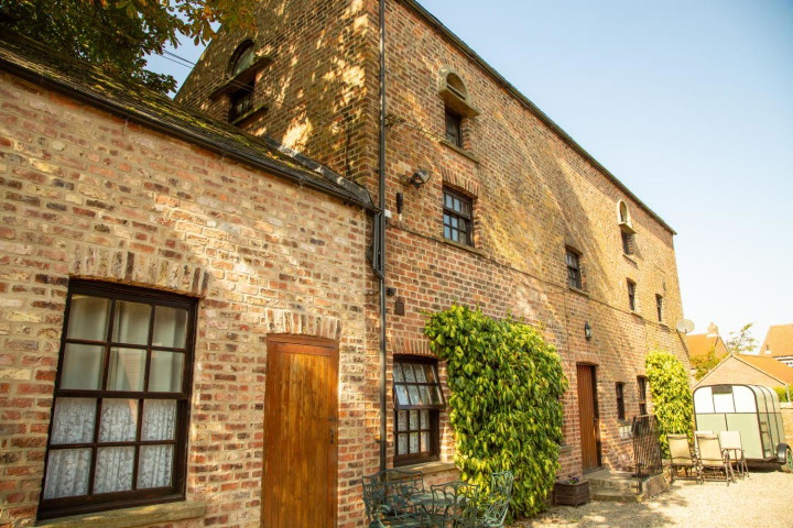 The Carriage House, Studio 3a - 