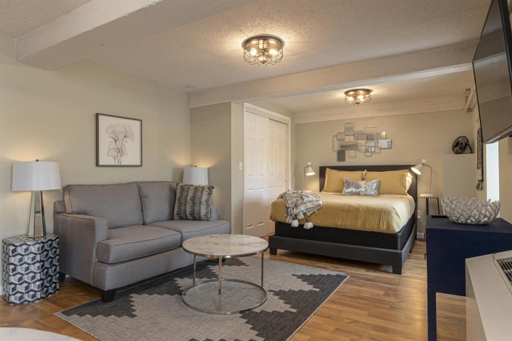 Third-floor Suite, Siu Across Street - Carbondale, IL