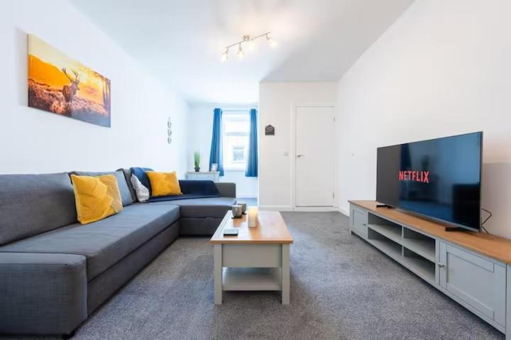Morden 2br Apt With City Views - Manchester