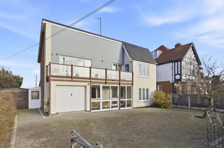 84 Pier Avenue - Southwold